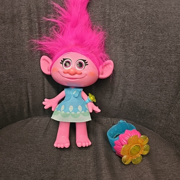 Hasbro | Toys | 25 Dreamworks Trolls Hug Time Poppy Interactive Doll ...